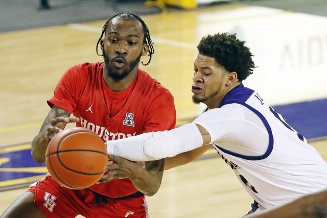 Gardner, East Carolina upset No. 5 Houston 82-73 - Breitbart