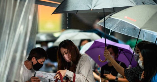 Hongkongers Pay Tribute to Apple Daily as Final Issue Sells a Million ...