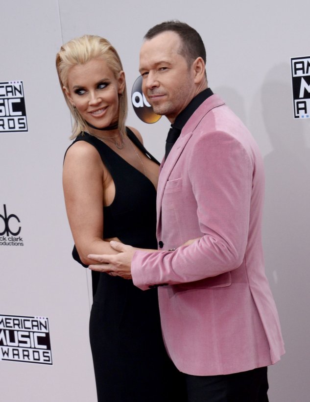 Donnie Wahlberg Jenny Mccarthy Renew Wedding Vows On 7th Anniversary