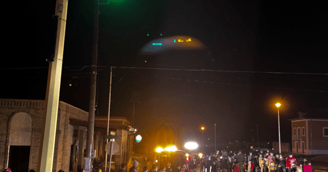 WATCH: Migrants Stream into South Texas Border Town at Night