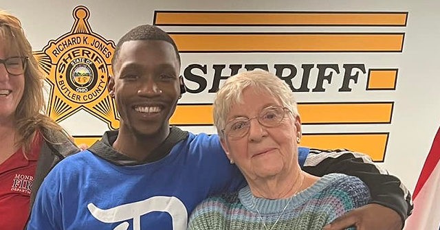 WATCH: Man Who Stopped Suspect from Nabbing Woman's Bag Honored