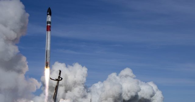 New Zealand rocket caught but then dropped by helicopter - Breitbart