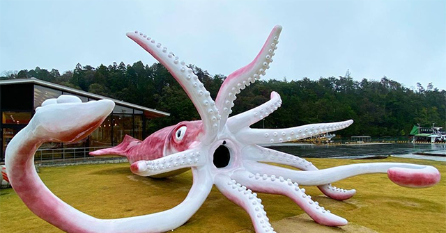 Japan: Giant Squid Statue Built with Pandemic Aid Earning Its Keep with ...