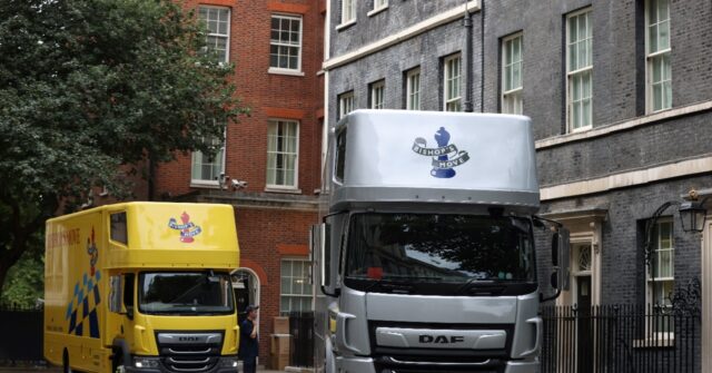 Boris Johnson's relaxing summer - Breitbart