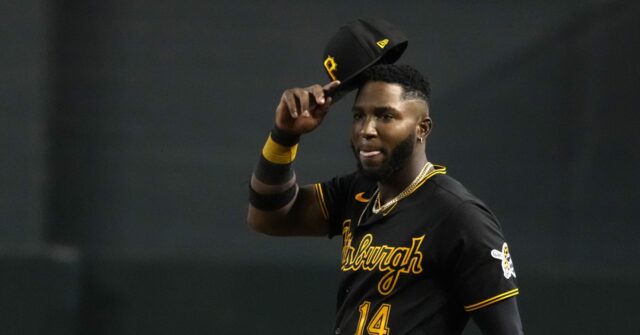 Rodolfo Castro's on-field MLB phone flub a relatable moment - Breitbart