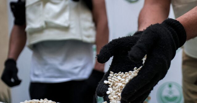 Video Saudi Arabia Finds Nearly 47 Million Amphetamine Pills In Flour
