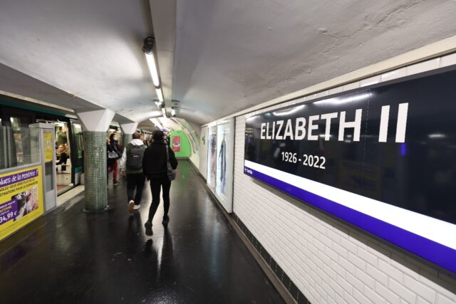Paris metro station honours Elizabeth II during funeral - Breitbart