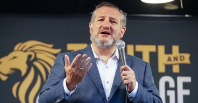 Yankees Fans Seen Flipping off Texas Sen.Ted Cruz at Yankee Stadium