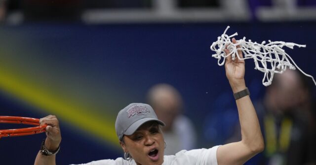 Coach Dawn Staley earns Billie Jean King Leadership award - Breitbart Coach Dawn Staley earns Billie Jean King Leadership award - Breitbart