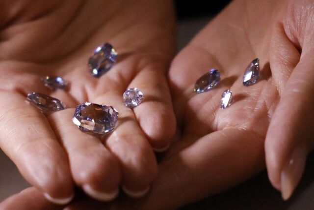 Sotheby's to auction off blue diamonds valued at $70 million - Breitbart
