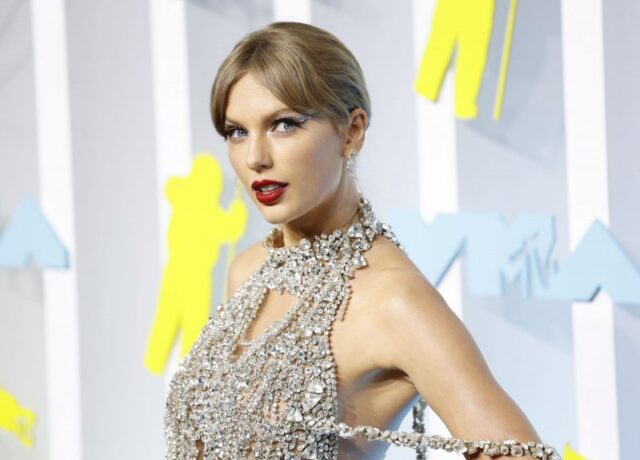 Taylor Swift Becomes First Artist To Sweep Top 10 On Billboards Hot