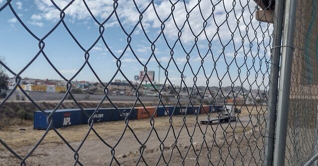 Texas Adds Shipping Containers to El Paso Border Barrier