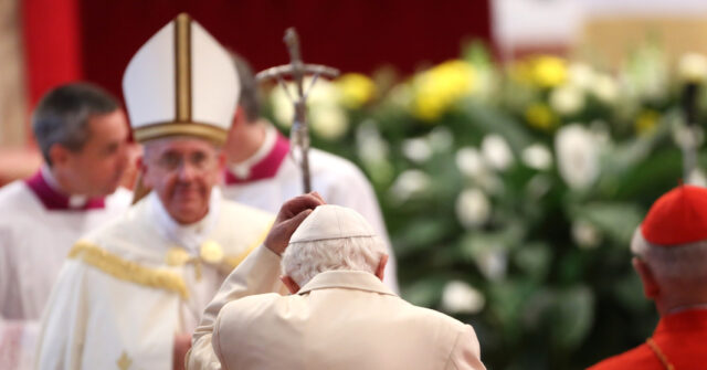 Pope Francis Requests Prayers for 'Very Sick' Pope Emeritus Benedict XVI