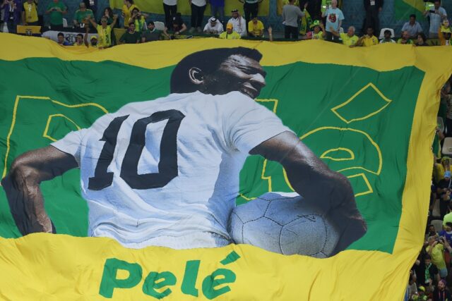 Pele watches Brazil World Cup match from hospital - Breitbart