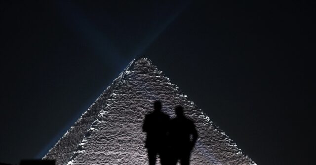 Dior showcases fashion in shadow of Egypt's pyramids - Breitbart