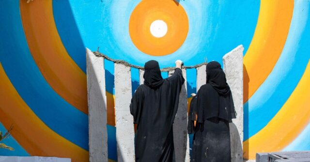 Yemen's women chafe under tightening Huthi restrictions - Breitbart