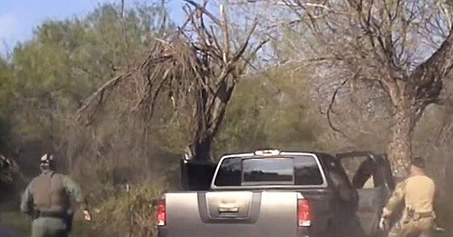 WATCH: 14 Migrants, Alleged Smuggler Arrested Following Police Pursuit ...