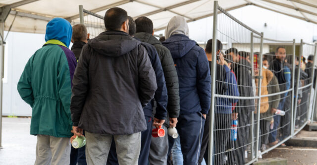 Germany Sends Back Just 4,100 of 68,000 Migrants Under Dublin Rules