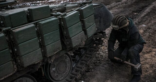 'Poisoned Chalice' – Ukraine May Struggle to Use New Western Weapons