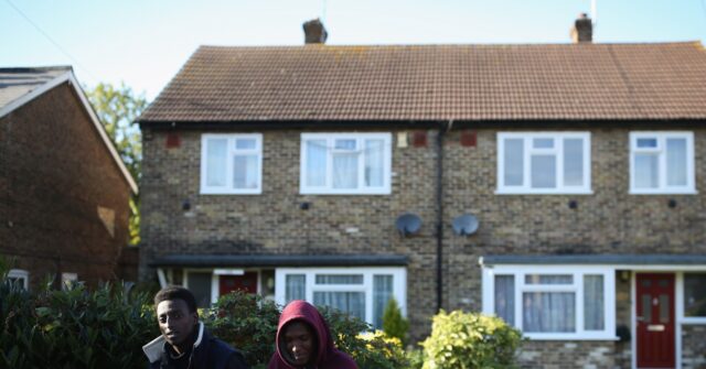 UK Private Landlords Asked to House Migrants as Hotels Reach Capacity