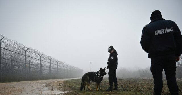 Open Borders Groups Accuse Bulgarian Border Guard of Abusing Migrants