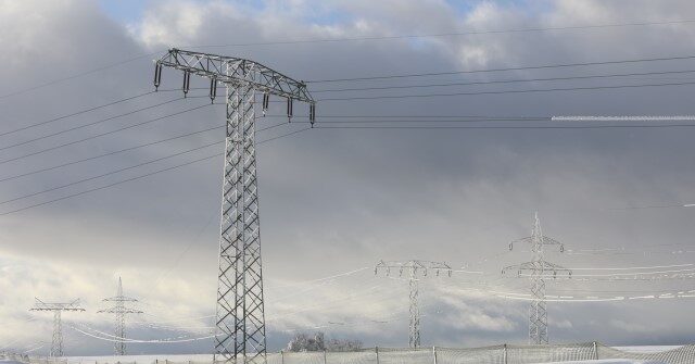 Coast-to-Coast Winter Storm Leaves Hundreds of Thousands Without Power ...