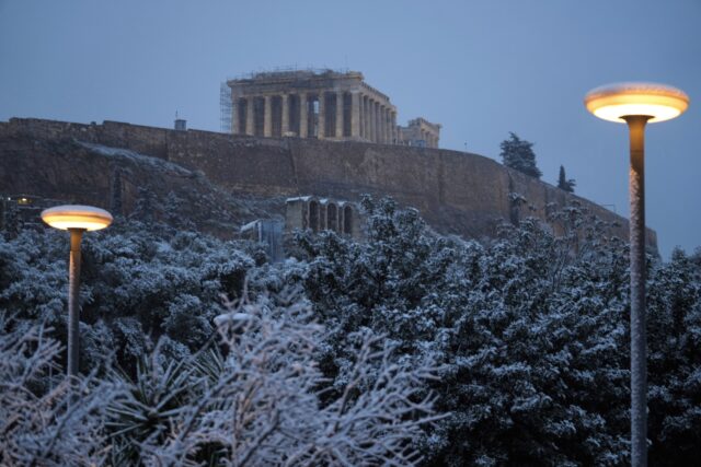 Greece: Snow reaches Acropolis, halts services - Breitbart