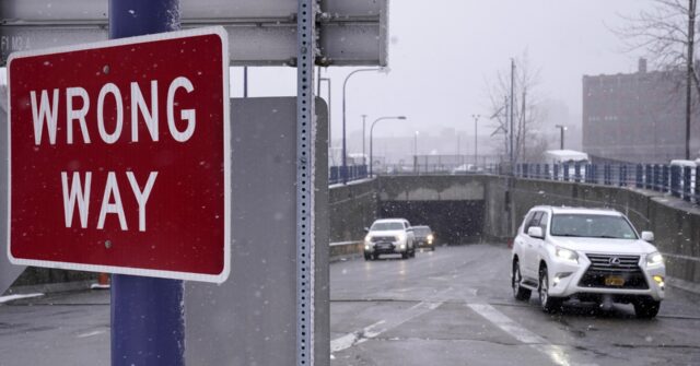 States seek ways to curb deadly highway wrong-way crashes - Breitbart