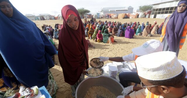 Some in dry Somalia break Ramadan fast with little but water - Breitbart