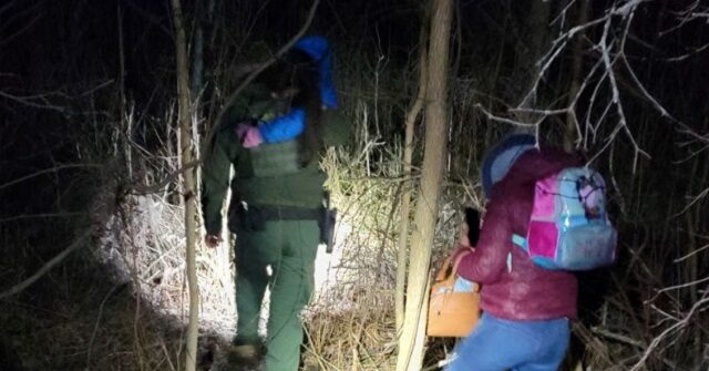 Migrant Woman, Daughter Rescued After Crossing Canadian Border into New ...