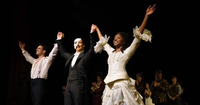 'Phantom of the Opera' ends record run with final Broadway bow - Breitbart
