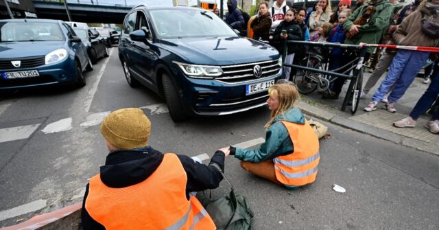 Climate activists block Berlin roads again - Breitbart