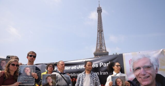 Dozens demand release of French detainees in Iran - Breitbart