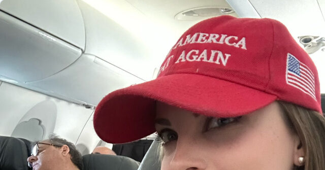 Trump Supporter’s Selfie with Snoozing Chris Christie on Plane Goes Viral