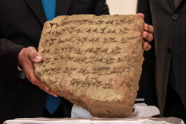 Iraq unveils ancient stone tablet returned by Italy - Breitbart