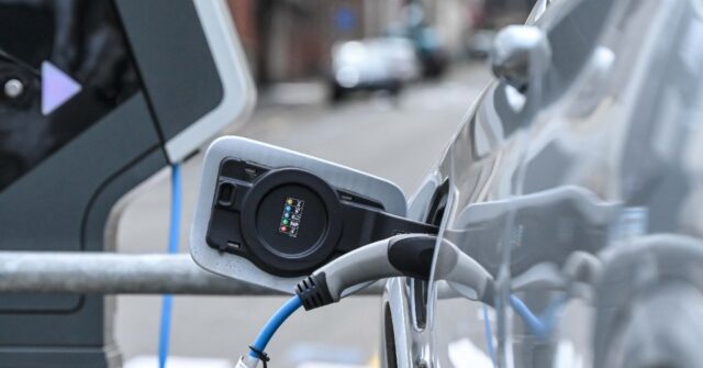 Automakers form N.America EV charging network alliance - Breitbart