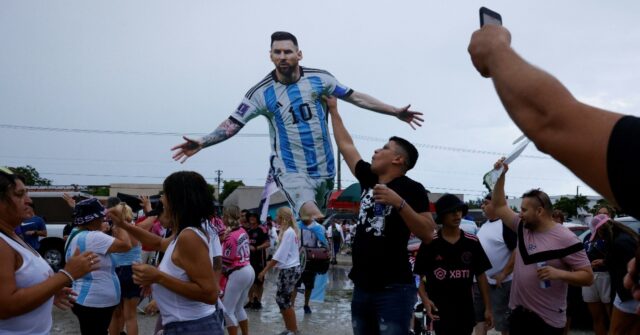 Messi hailed as 'America's number 10' as he greets rapturous Miami fans ...