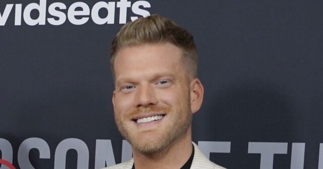 Scott Hoying of Pentatonix celebrates love, goes solo with seven-track ...