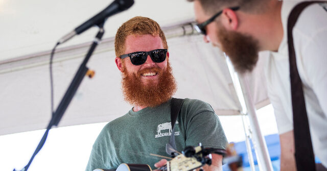 Country Singer Oliver Anthony Reportedly Earning $40K a Day from 'Rich ...