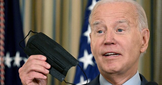 Maskless Biden laughs off Covid guidance - Breitbart Maskless Biden laughs off Covid guidance - Breitbart