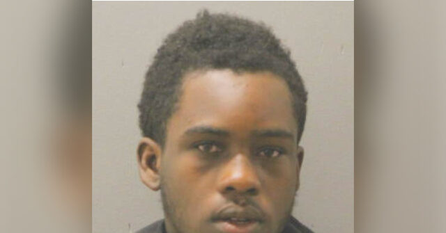 Police: Chicago Teen Violently Robs Store While out on Pretrial Release