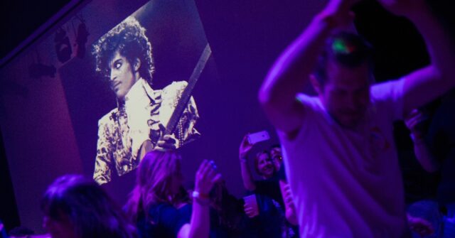 Prince's ruffled shirt sells for $33,000 - Breitbart