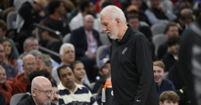 Spurs coach Gregg Popovich chastises home fans for booing Kawhi Leonard ...