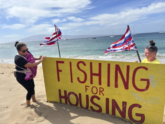 Maui wildfire survivors camp on the beach to push mayor to convert ...