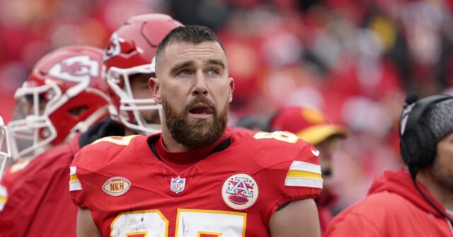 Chiefs' Andy Reid and Travis Kelce hash things out after sideline ...