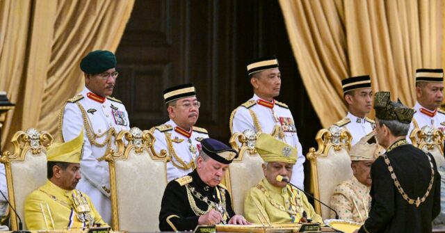 Malaysia installs outspoken motorcycle-riding king - Breitbart