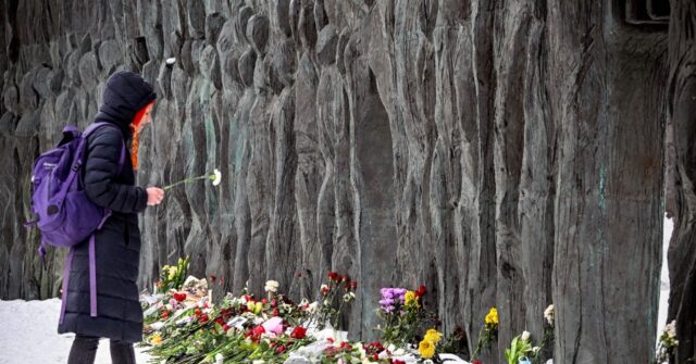 In Moscow, Russians mourn Navalny in quiet despair - Breitbart