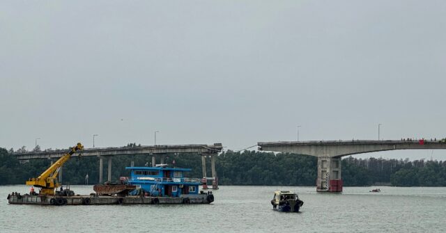 Five dead after cargo ship hits bridge in southern China - Breitbart