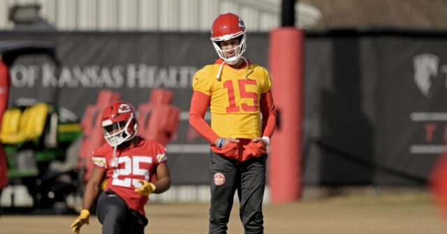 Mahomes' father arrested on DWI suspicion in Texas as Chiefs prepare to ...
