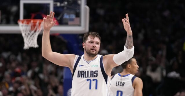 Luka Doncic scores 21, triple-double streak ends at 7 as Mavs slog past Warriors 109-99 - Breitbart
